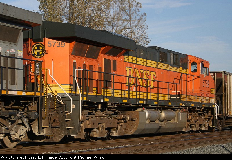 BNSF 5739
